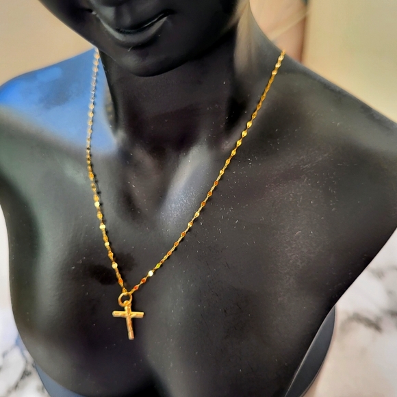 18k saudi gold | Jewelry | Nwt 8k Real Saudi Gold Necklace With Cross ...